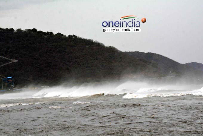 Cyclone Fani Effect In Visakhapatnam Photos: HD Images, Pictures, News ...