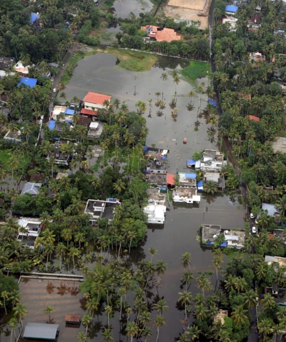 Heavy Rain Lashes Kerala Photos Hd Images Pictures News Pics