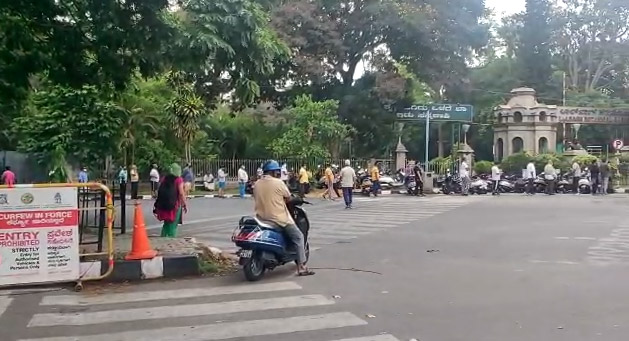 Huge Crowd Spotted Outside Lalbagh Bangalore Photos: HD Images ...