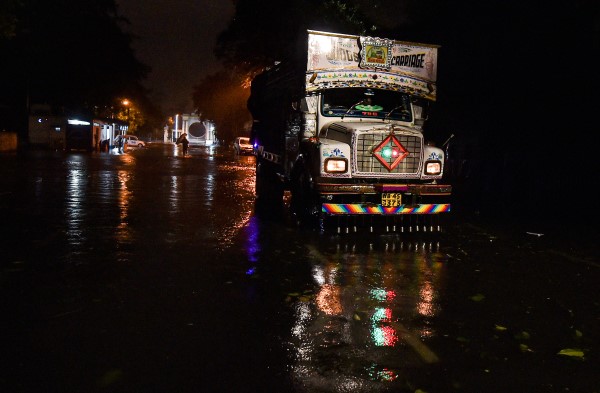 Cyclone Amphan Photos: HD Images, Pictures, News Pics - Oneindia Photos