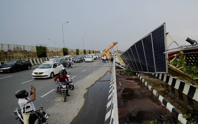 Massive Dust Storm And Rain Hits Delhi-NCR Photos: HD Images, Pictures ...