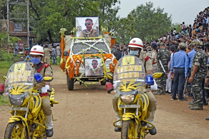 Last Rites Of 20 Indian Soldiers Who Were Martyred In Indo-China Clash ...