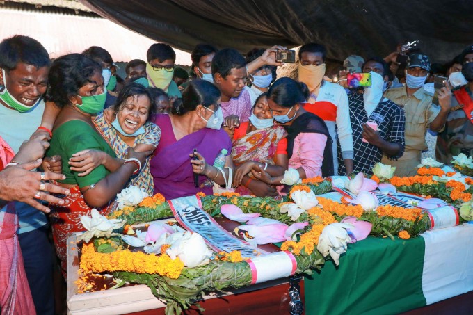 Last Rites Of 20 Indian Soldiers Who Were Martyred In Indo-China Clash ...