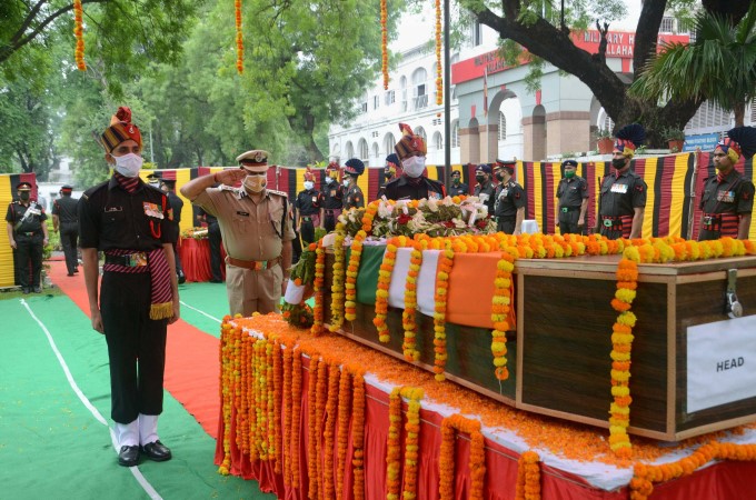 Last Rites Of 20 Indian Soldiers Who Were Martyred In Indo-China Clash ...