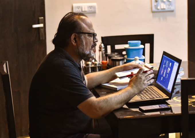 Online Classes During COVID 19 Pandemic Photos: HD Images, Pictures ...