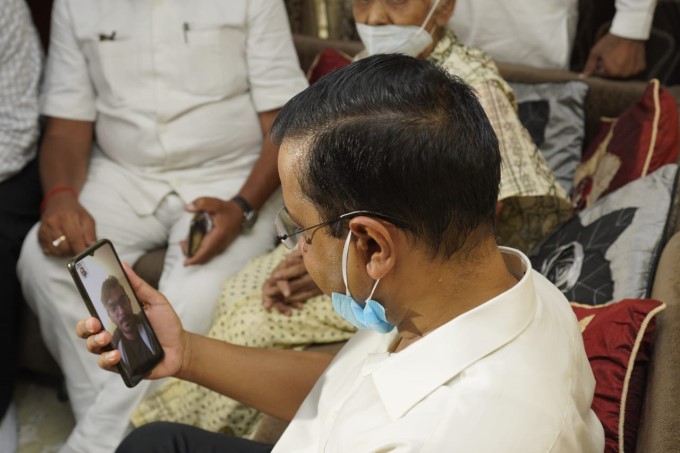 CM Arvind Kejriwal Visits The Family Members Of Late Dr. Aseem Gupta ...