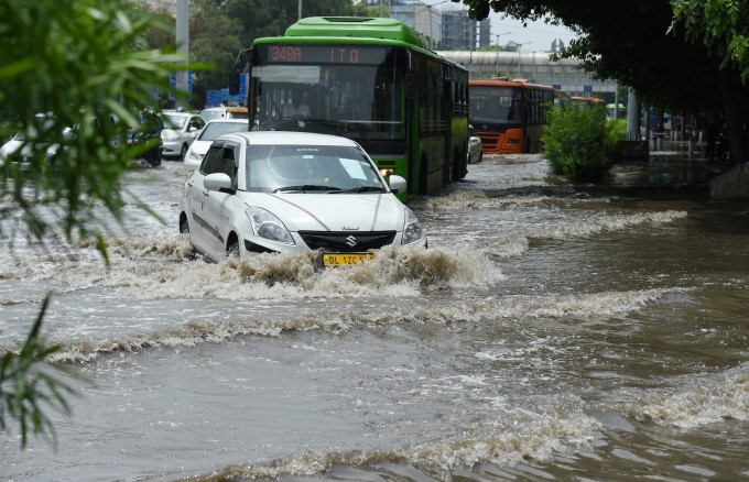 Waterlogging In Delhi Roads Due To Rainfall Photos: HD Images, Pictures ...