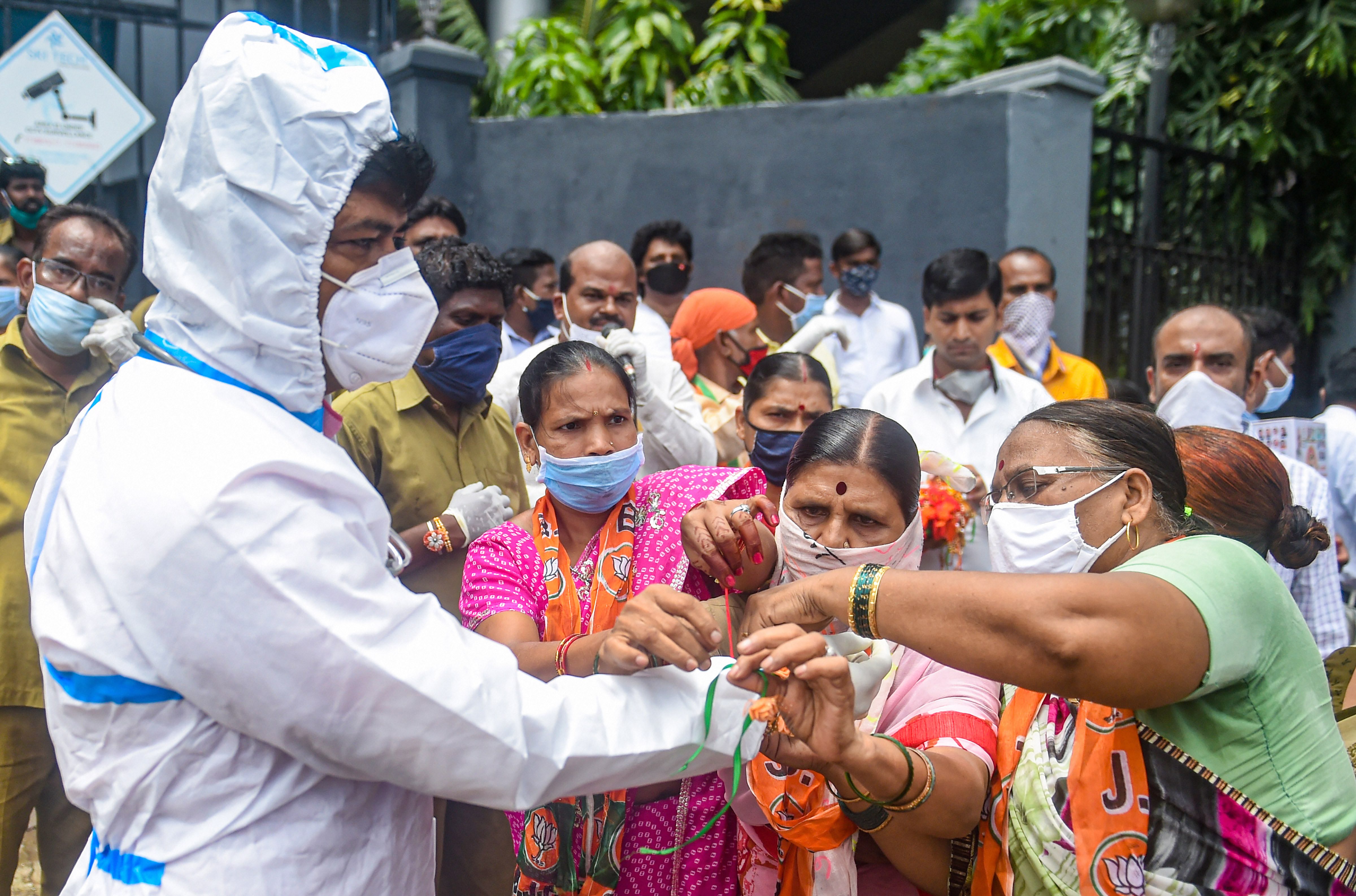 Raksha Bandhan Celebration In India 2020 Photos: HD Images, Pictures ...