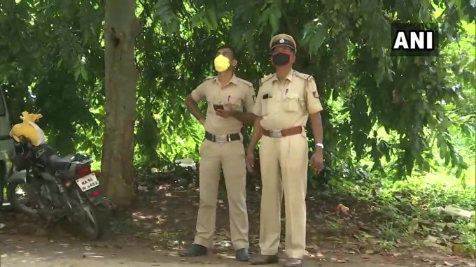 Karnataka CCB Team Search At Kannada Actress Ragini Residence In ...