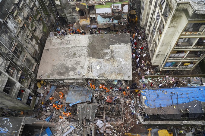 Three-storey Building Collapsed, At Bhiwandi In Thane Photos: HD Images ...