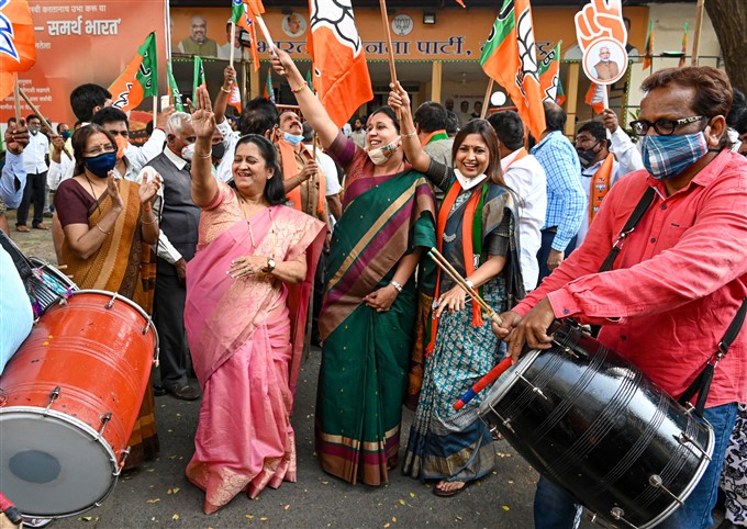 NDA Supporters Celebrate The Alliance's Victory In Bihar Assembly ...