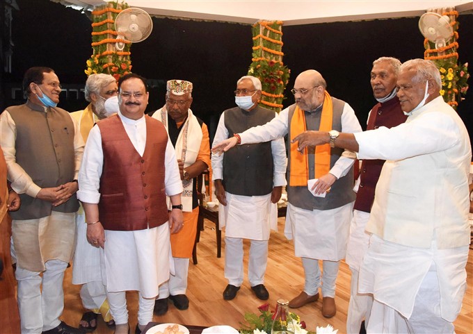 Nitish Kumar Takes Oath As Bihar CM Photos: HD Images, Pictures, News Pics - Oneindia Photos