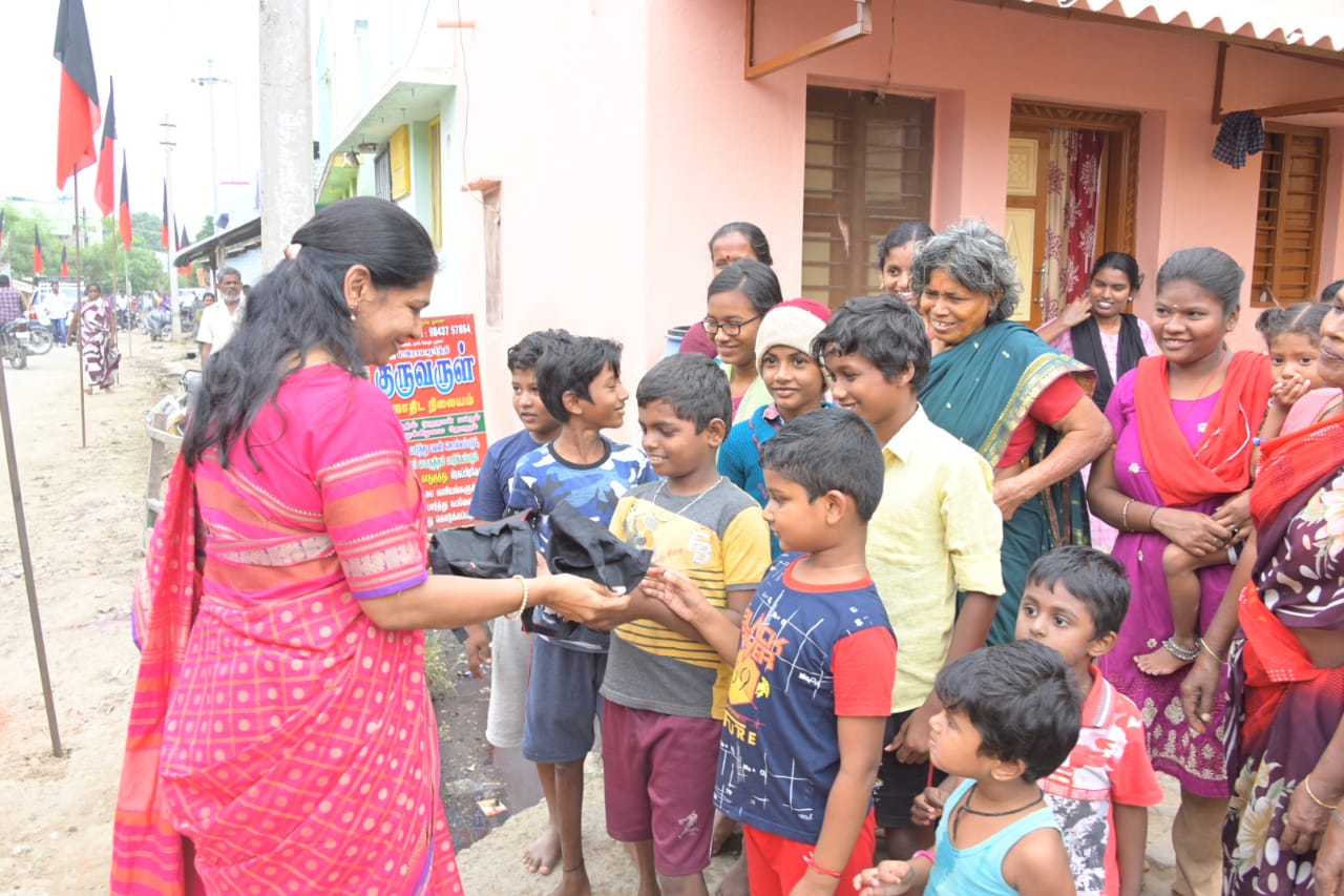 Kanimozhi Leads The Women DMK Brigade In Campaign Photos: HD Images ...