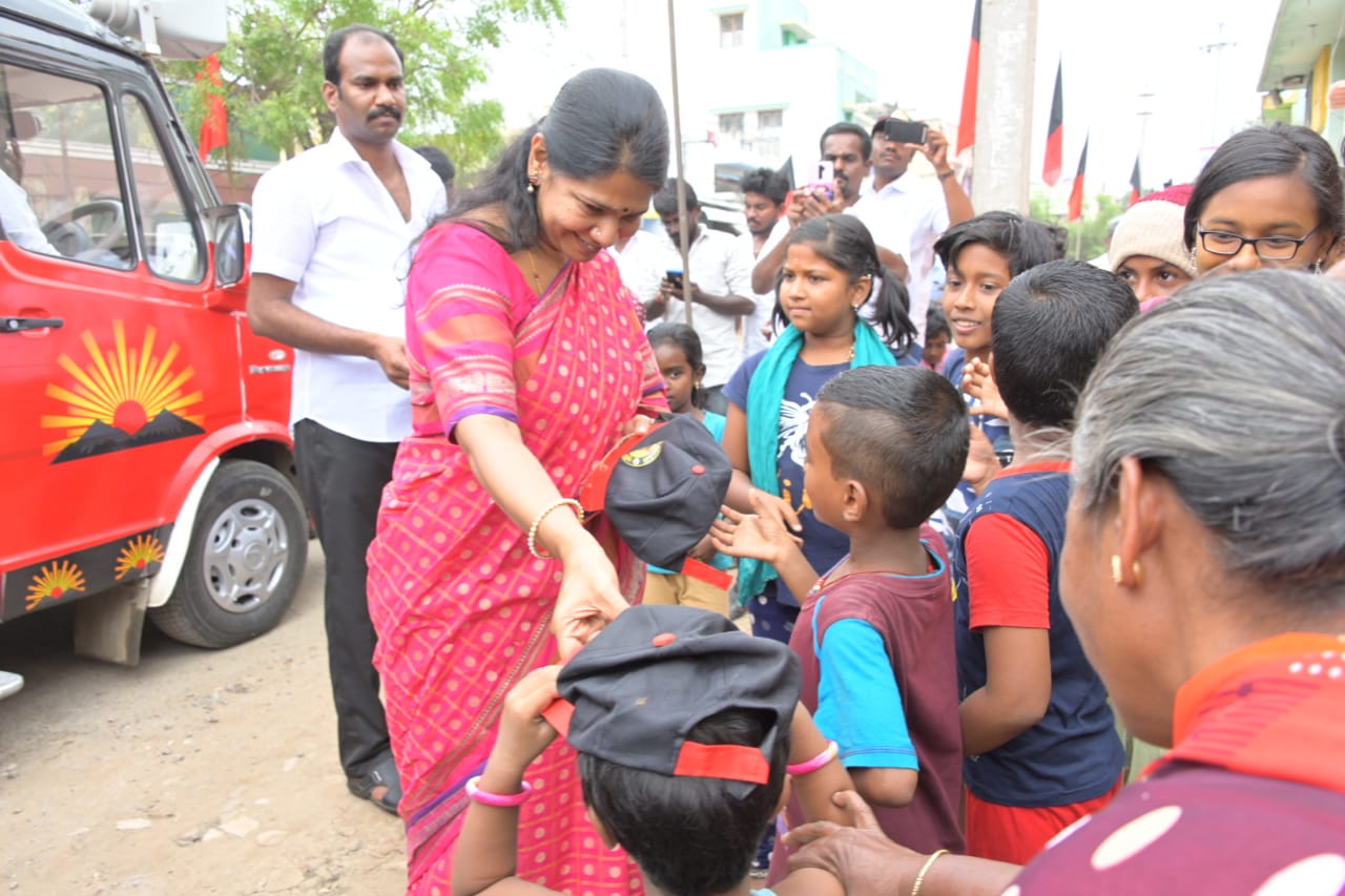 Kanimozhi Leads The Women DMK Brigade In Campaign Photos: HD Images ...