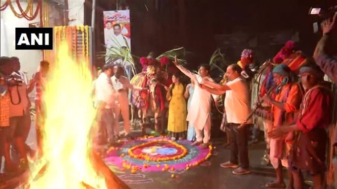 Bhogi Festival Celebrates In Tamilnadu Photos: HD Images, Pictures ...