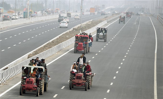 Thousands Of Protesting Farmers Take Part In Tractor Rally, Delhi, 07 ...