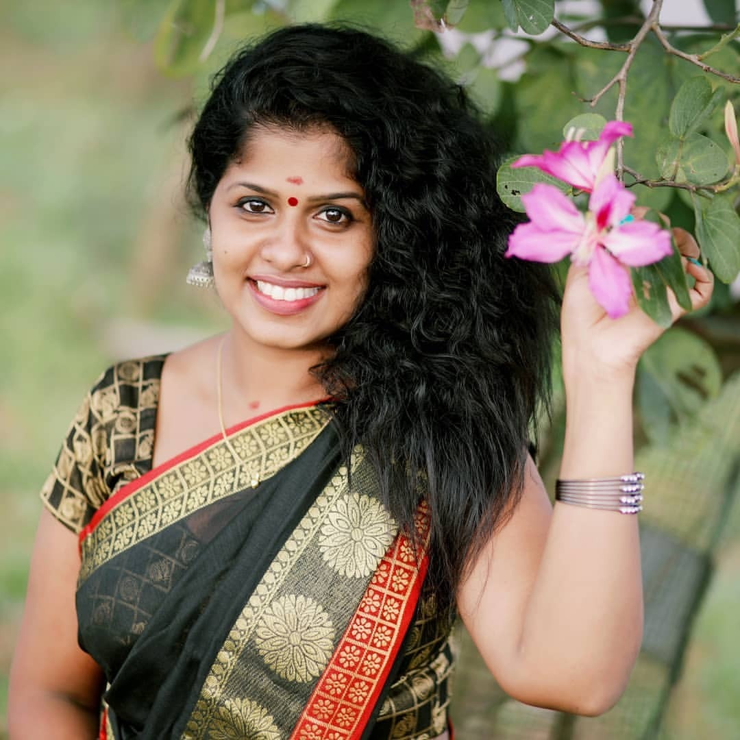 Aami Surendran Latest Photos And Images | തിരയഴകിൽ ആമി സുരേന്ദ്ര ...