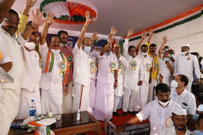 Congress Leader Ramesh Chennithala Aiswarya Kerala Yatra In Kerala ...