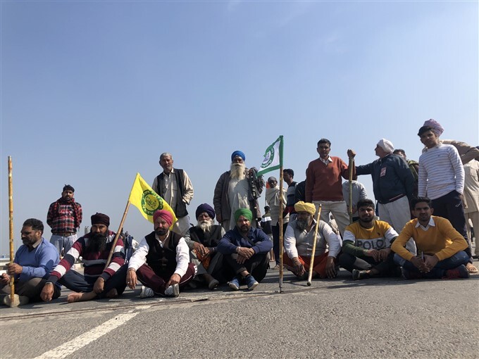 Farmers Chakka Jam Nationwide Road Blockade Photos: HD Images, Pictures ...