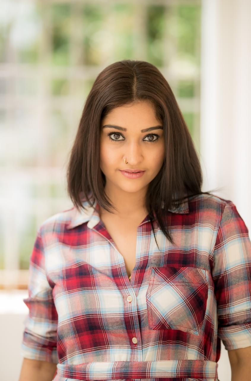 சினிமா ஹீரோயின்களுக்கு டஃப் கொடுக்கும் சீரியல் நடிகை நீலிமா! | Serial ...