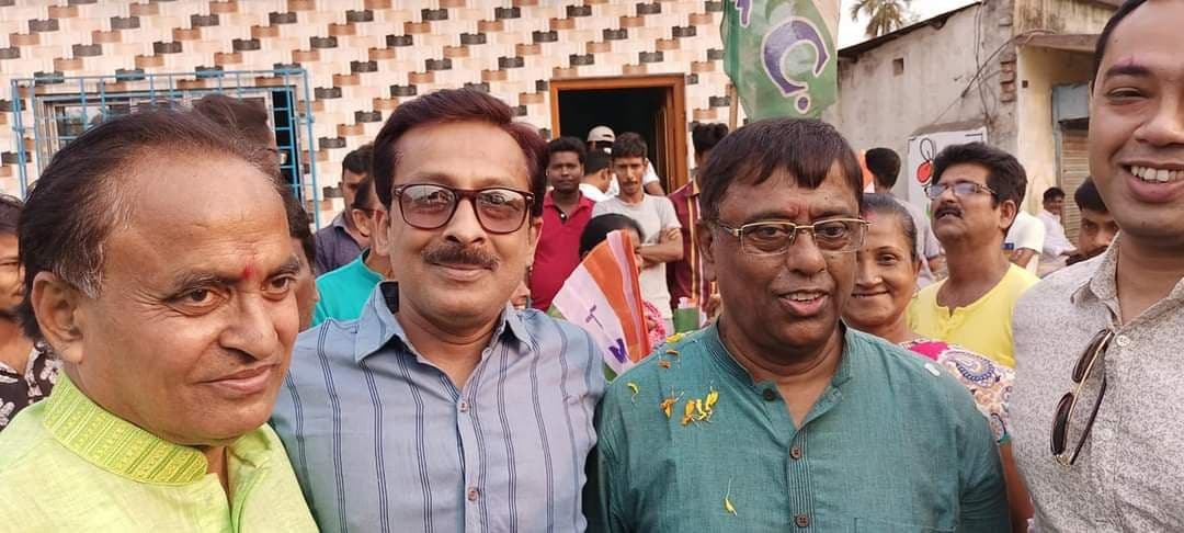 বর্ণাঢ্য শোভাযাত্রা সহকারে মনোনয়ন, গোল করেই জয় নিশ্চিত করতে চান বিদেশ ...