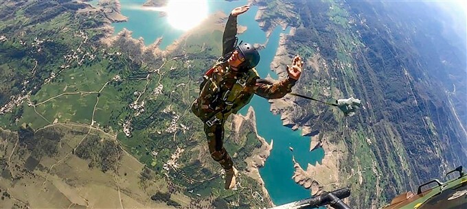 Indian Army And Turkmenistan Special Forces First Leg Of Sky-diving ...