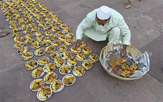First Day Of Fasting On Holy Month Ramadan Across India Photos: HD ...