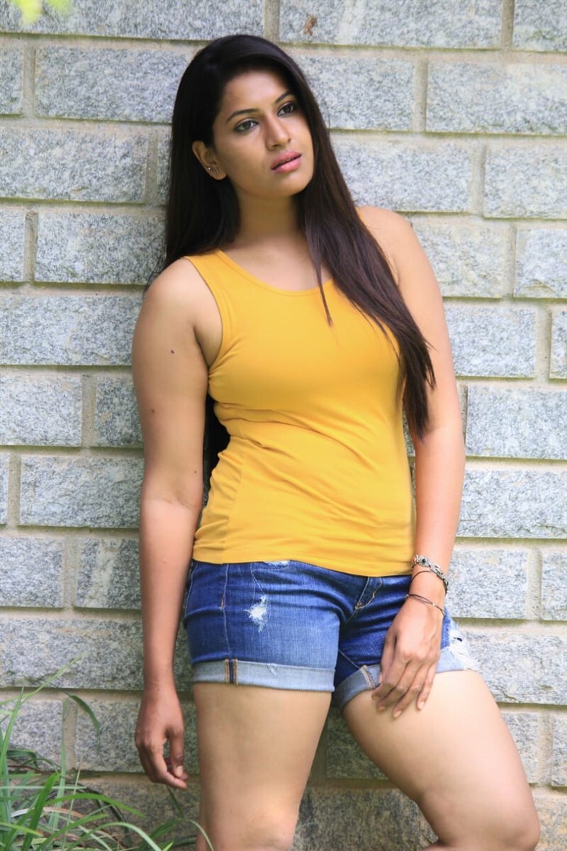 Actress Nithya Raj Latest Pics | ഒരേ സമയം രാജകുമാരിയെ പോലെയും ...