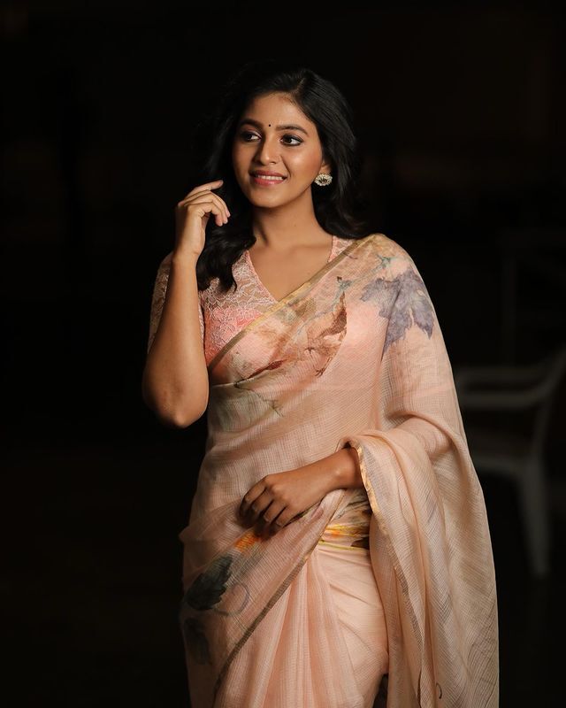 உச்சு கொட்ட வைக்கும் அழகு...அஞ்சலி கலக்கல் ஃபோட்டோஸ் | Actress Anjali ...
