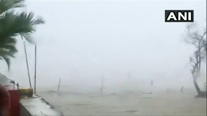 Cyclone Yaas Makes Landfall Photos: HD Images, Pictures, News Pics ...