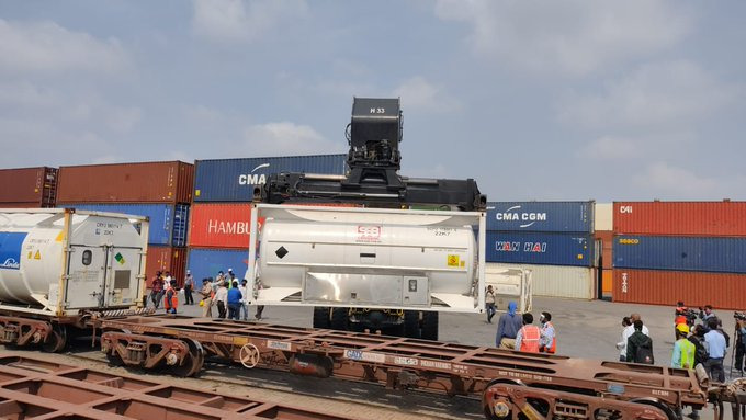First Oxygen Express Arrives At ICD, Whitefield In Bengaluru Photos: HD ...