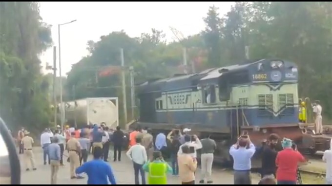 First Oxygen Express Arrives At ICD, Whitefield In Bengaluru Photos: HD ...