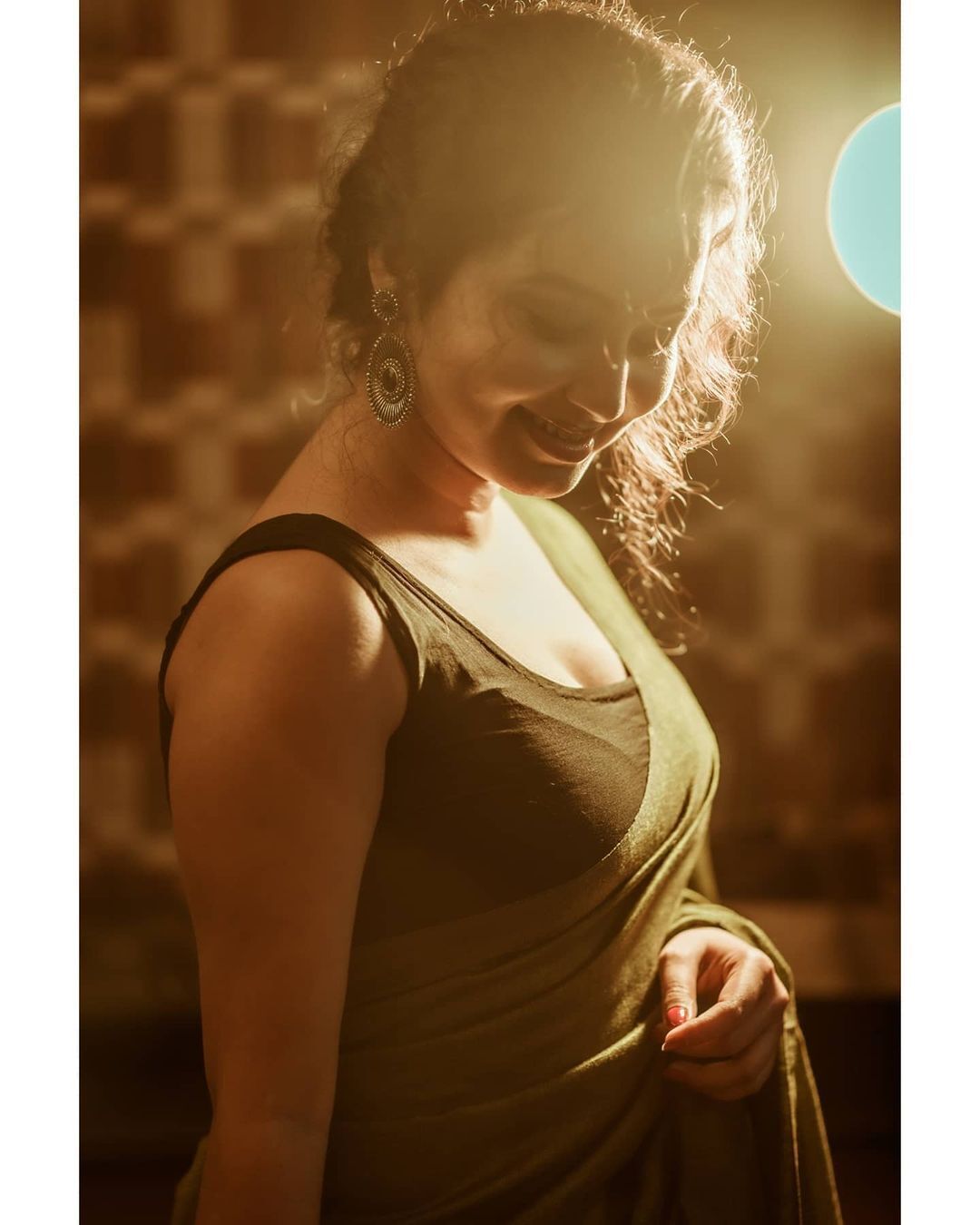 Sayani Pradhan New Hot Look In Saree | സാരിയിൽ തിളങ്ങി സയാനി പ്രധാ ...