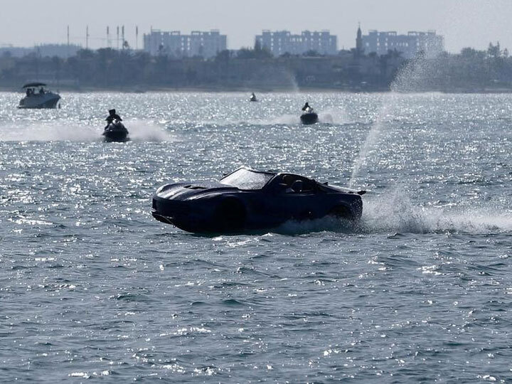जब 3 दोस्तों ने सड़क नहीं पानी पर दौड़ाई सुपर कार, तस्वीरें हुईं वायरल ...
