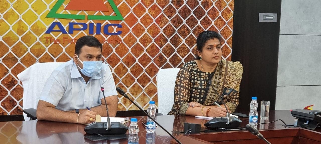 బెజవాడ దుర్గమ్మ దర్శనం చేసుకున్న ఏపీఐఐసీ ఛైర్‌పర్సన్ రోజా | APIIC ...