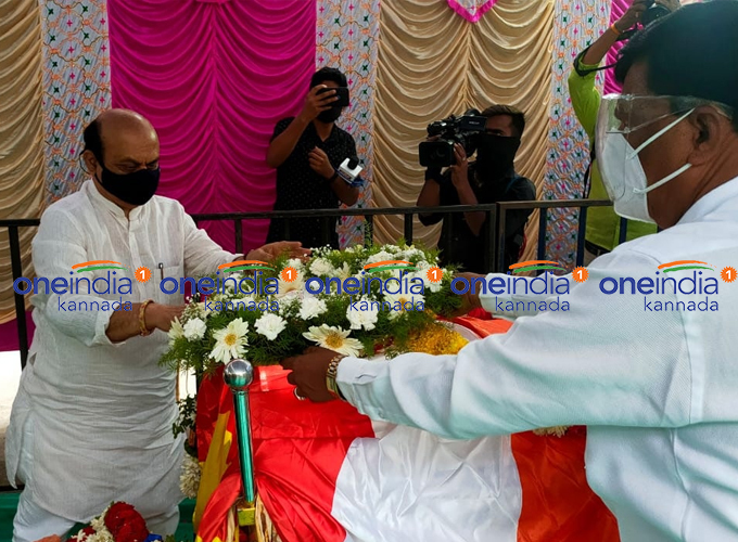 ಚಿತ್ರಗಳು: ದಲಿತ ಸಾಹಿತಿ ಸಿದ್ದಲಿಂಗಯ್ಯರ ಅಂತಿಮ ದರ್ಶನ | Photos: Final Tribute ...