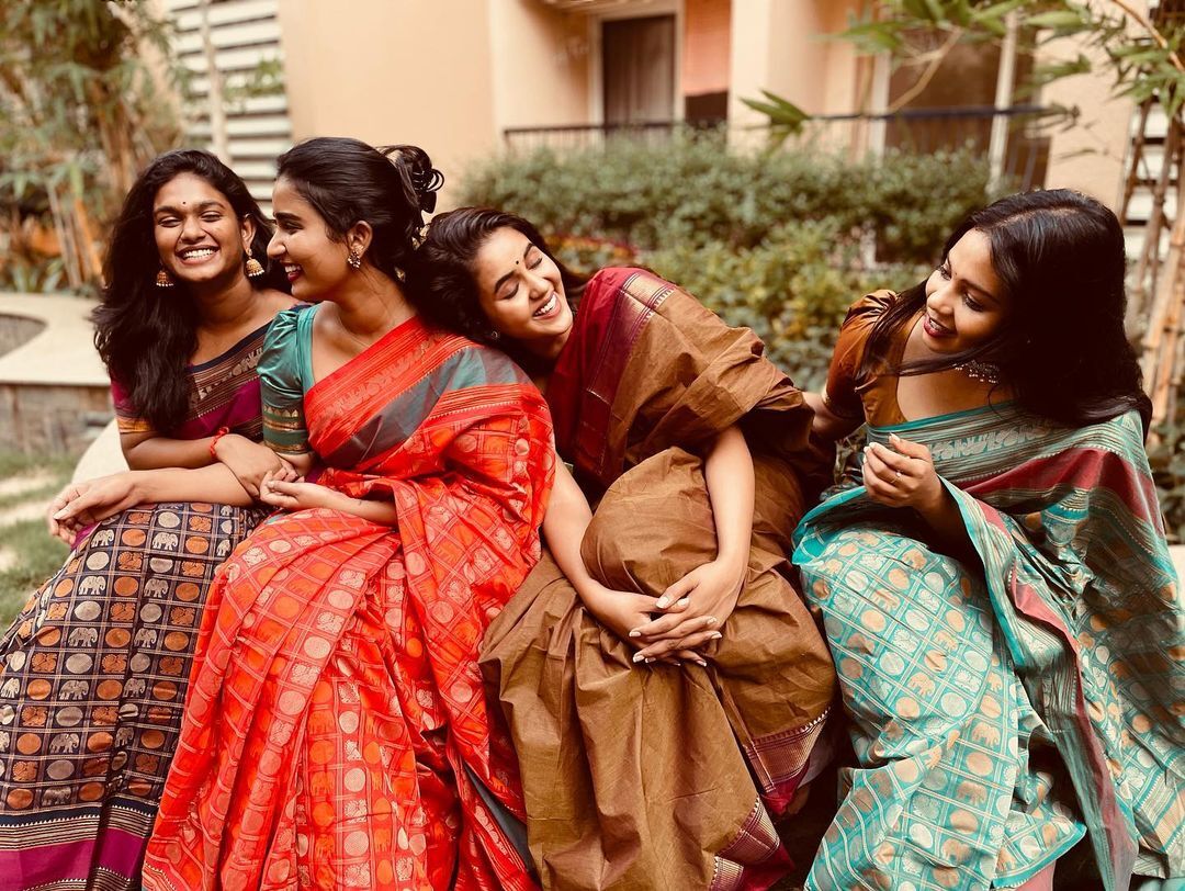 சைத்ராவின் "ஹாஹாஹாஹா".. கிறங்கடிக்கும் சிரிப்பு.. தோழிகளின் அட்டகாசம் ...