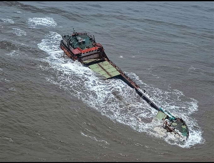ICG Rescues Crew From Sinking MV Mangalam Near Revdanda Port Photos: HD ...