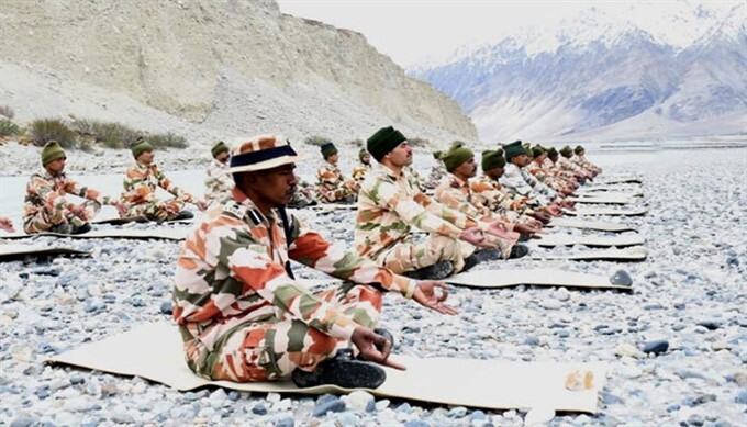 ITBP Performs Yoga At Altitude Of 18,000 Feet Photos: HD Images ...