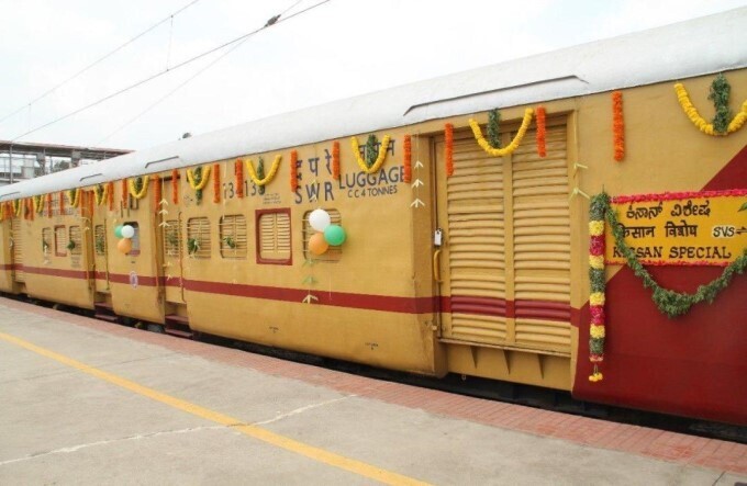KA CM BS Yeddyurappa Flags Off Kisan Train Carrying 250 Tonnes Of ...