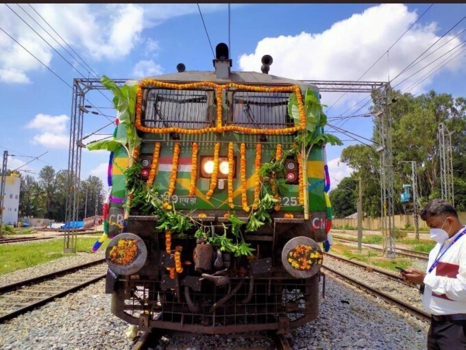 KA CM BS Yeddyurappa Flags Off Kisan Train Carrying 250 Tonnes Of ...