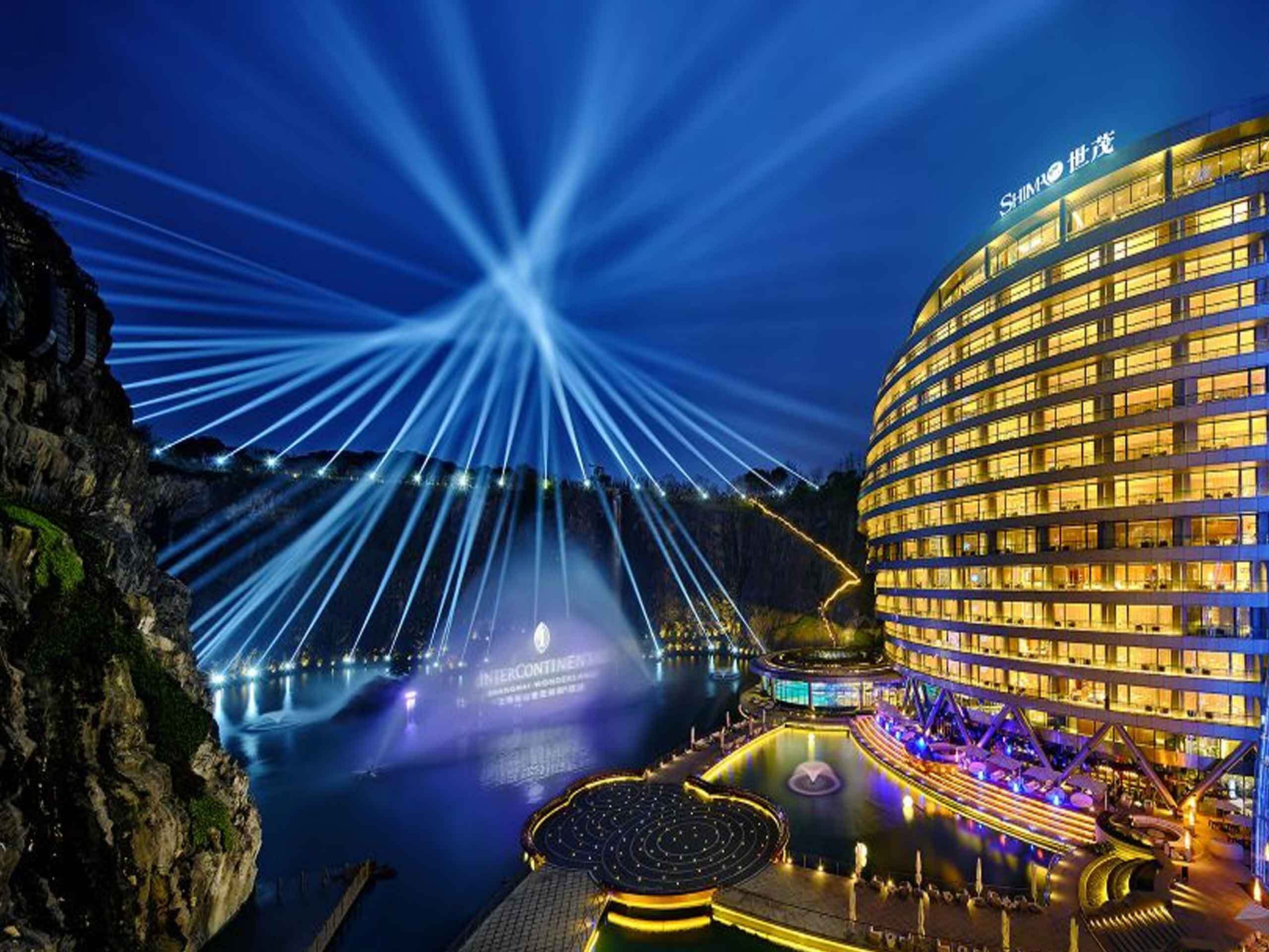 এমন কিছু হোটেলের ছবি যার দুটি ফ্লোর জলের নিচে রয়েছে | pictures of some ...