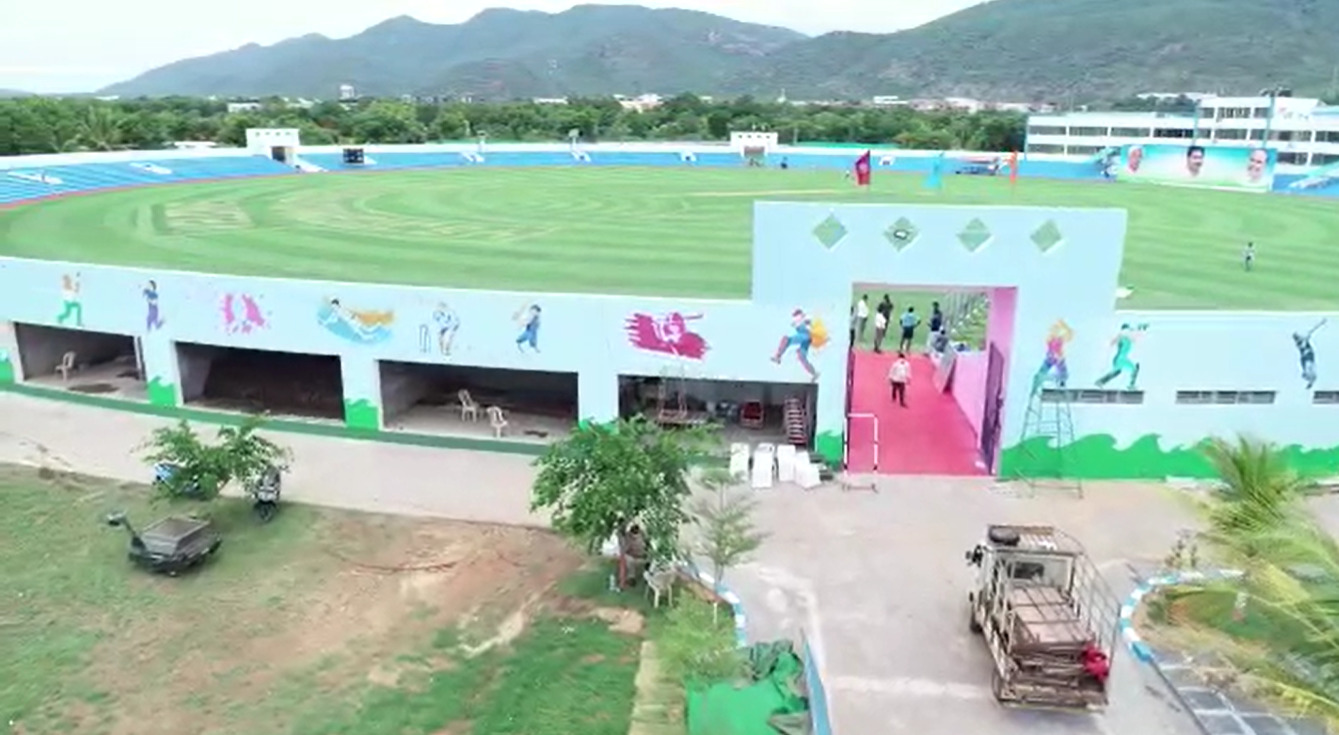 కడపలో కొత్తగా నిర్మించిన వైయస్ రాజారెడ్డి ఏసీఏ క్రికెట్ స్టేడియం ...