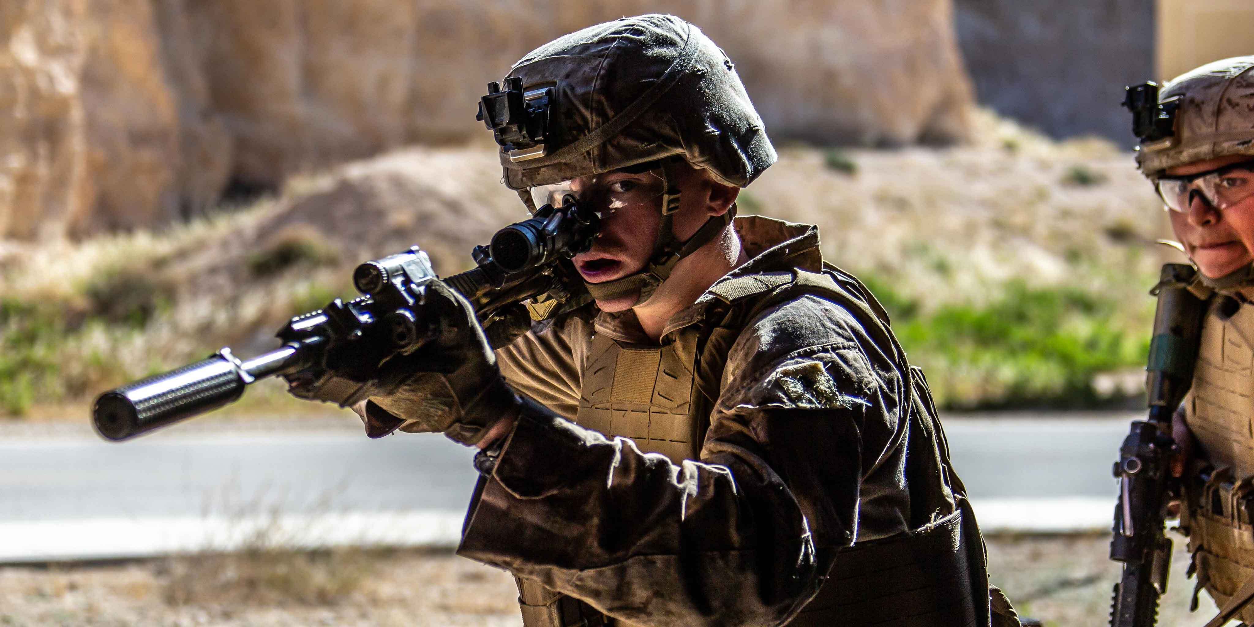 ये हैं दुनिया के सबसे खतरनाक कमांडो,पीते हैं जिंदा कोबरा का खून | world ...