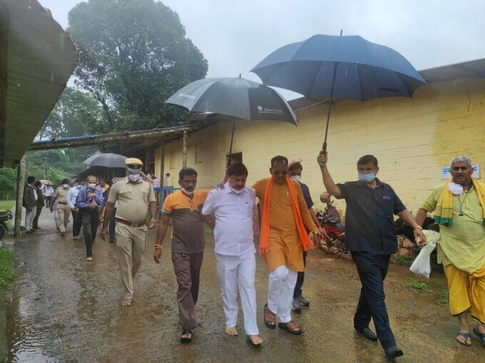 Animal Husbandry Minister Prabhu Chauhan Visits Ramachandrapura Mutt In ...