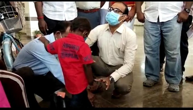 Coimbatore Collector Sameeran Helps Handicaped Poverty Family Photos ...