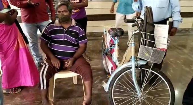 Coimbatore Collector Sameeran Helps Handicaped Poverty Family Photos ...