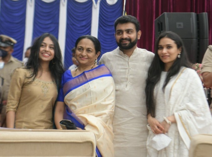 In Pics: ಪ್ರಮಾಣ ವಚನ ಸಮಾರಂಭದಲ್ಲಿ ನೂತನ ಸಿಎಂ ಬಸವರಾಜ ಬೊಮ್ಮಾಯಿ ಕುಟುಂಬಸ್ಥರ ...