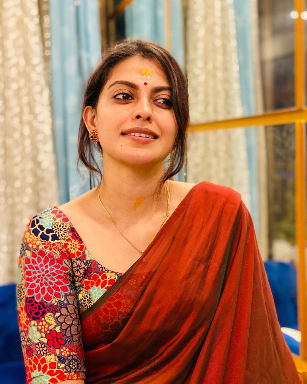 Malayalam Actress Anusree Latest Viral Look | സാരിയും ചന്ദനക്കുറിയുമായി ...