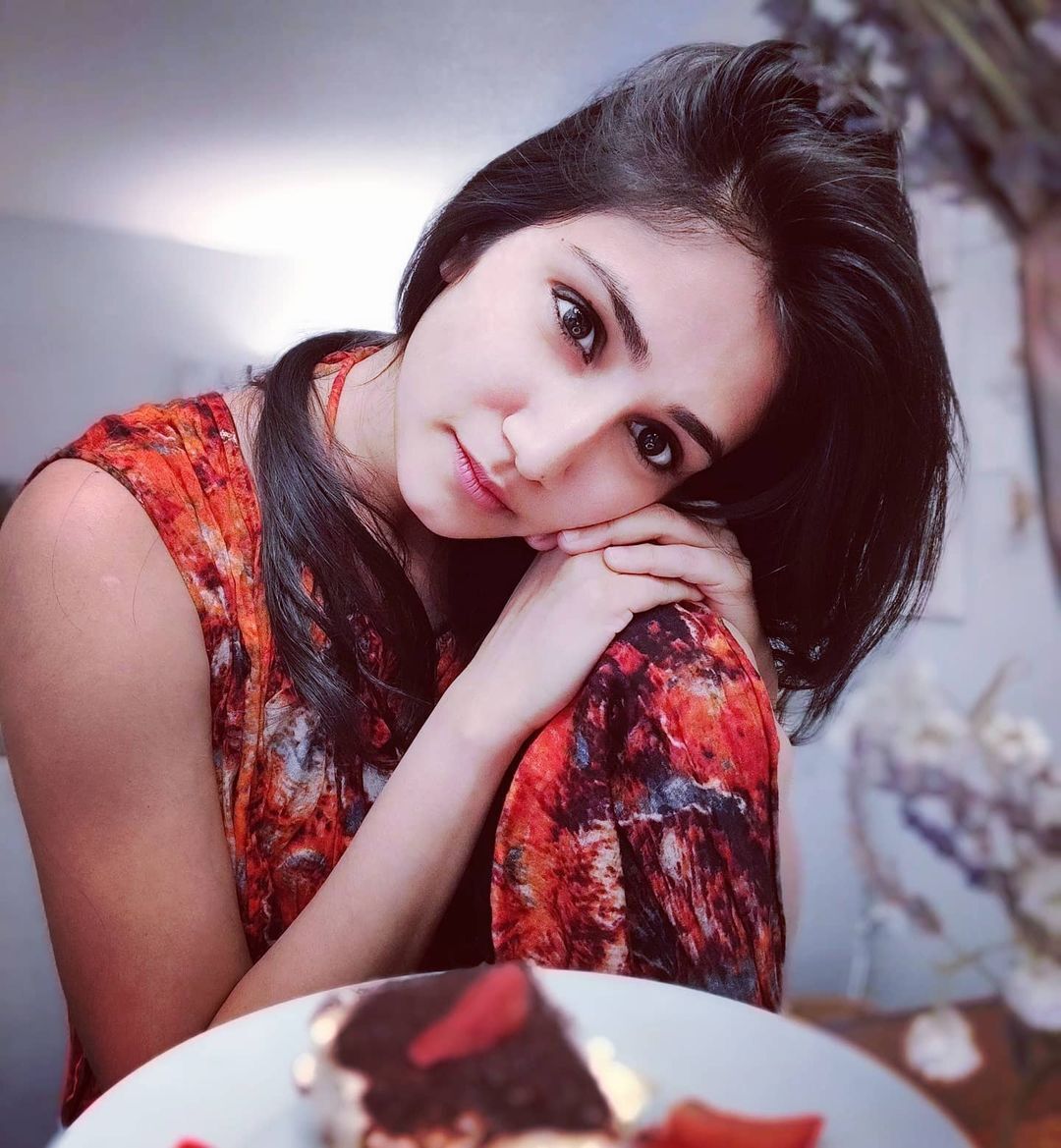 खूबसूरती में किसी से कम नहीं हैं 'शोले' के 'सांभा डाकू' की बेटी विनती ...